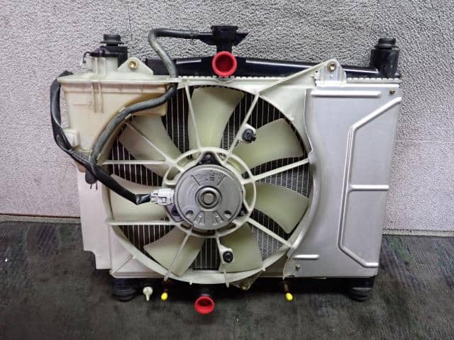 [Used]Radiator TOYOTA Vitz 2001 TA-SCP10 1640023090 - BE FORWARD Auto Parts