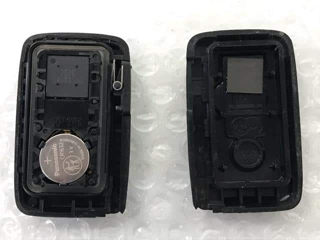 [Used]Keyless Entry Remote Control Key TOYOTA Aqua 2015 DAA-NHP10 - BE ...