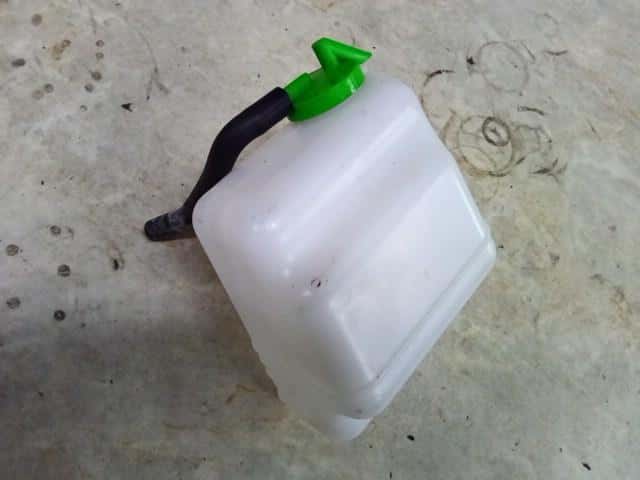 Wagon r coolant tank store