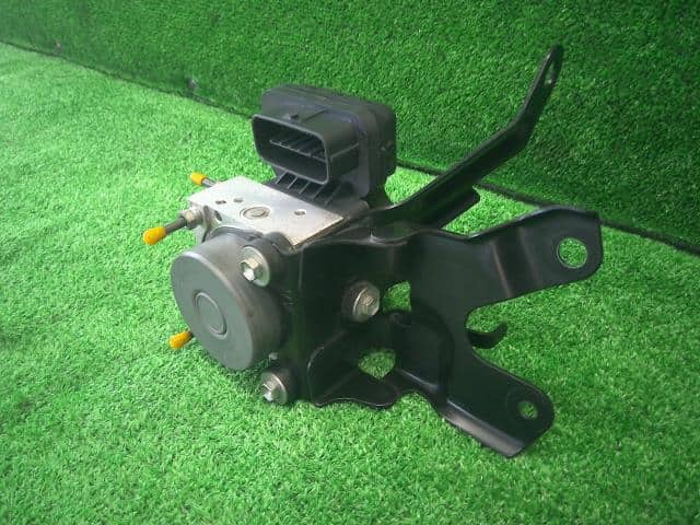 [Used]ABS Actuator TOYOTA Vitz 2012 DBA-NCP131 4405052E61 - BE FORWARD ...