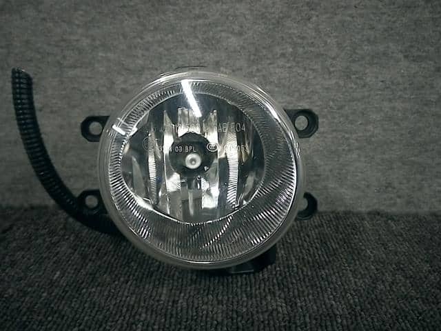 [Used]Right Fog Light TOYOTA Alphard 2016 DAA-AYH30W 8121047010 - BE ...