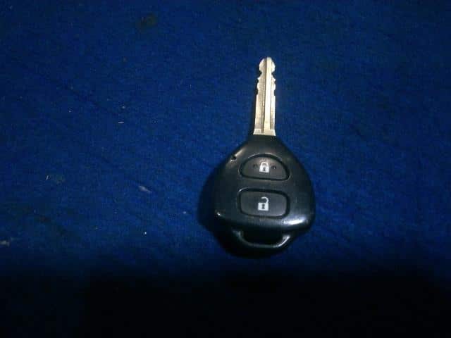 [Used]Keyless Entry Remote Control Key TOYOTA Vitz 2007 DBA-KSP90 - BE ...