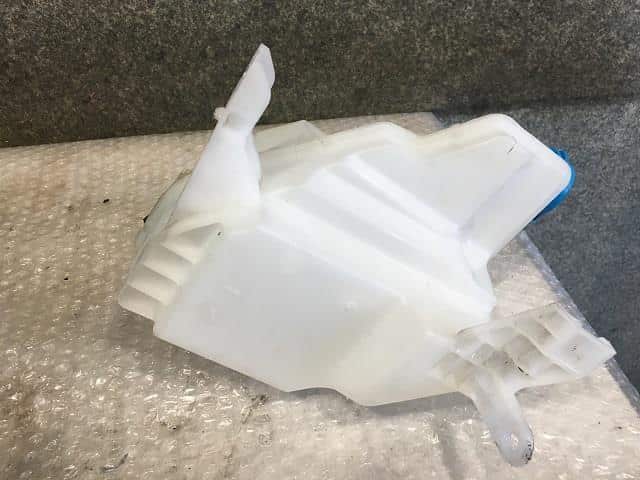 [Used]Windshield Washer Tank SUZUKI Carry 2015 EBD-DA16T - BE FORWARD ...