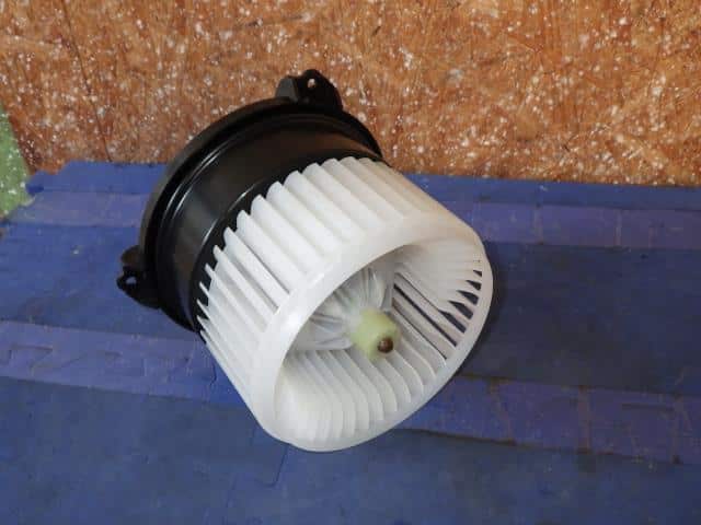 [Used]Blower Motor TOYOTA Voxy 2010 DBA-ZRR70W 8710328111 - BE FORWARD ...