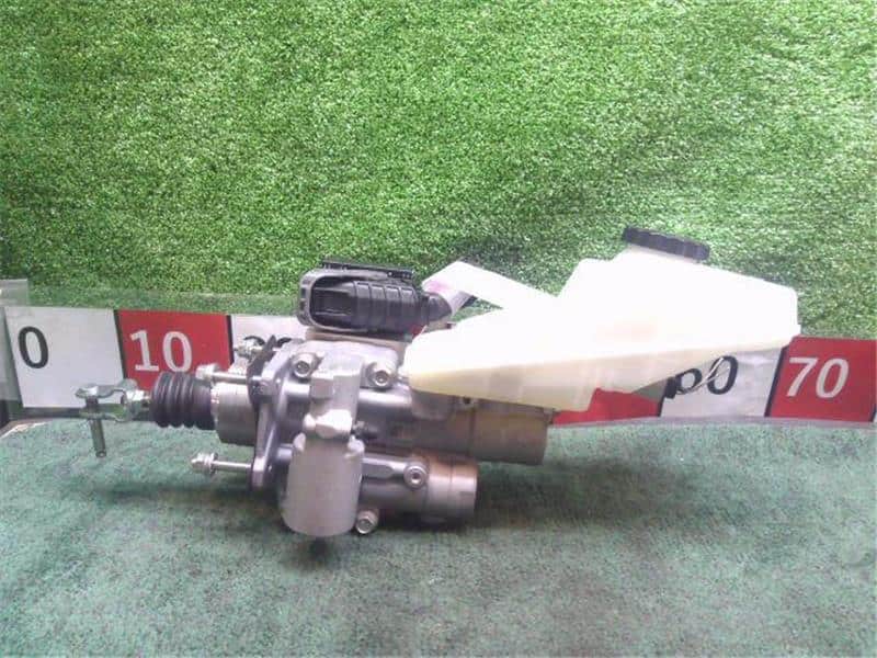 [Used]Brake Booster TOYOTA C-HR 2017 DAA-ZYX10 4705010100 - BE FORWARD ...