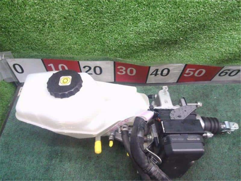 [Used]Brake Booster TOYOTA C-HR 2017 DAA-ZYX10 4705010100 - BE FORWARD ...