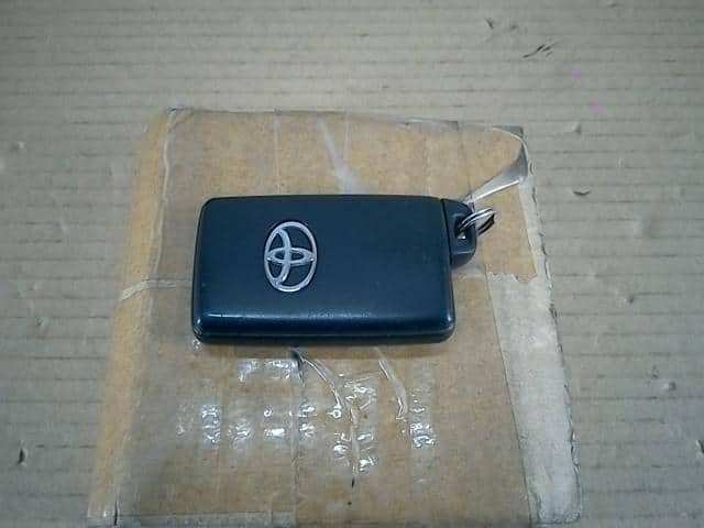 [Used]Keyless Entry Remote Control Key TOYOTA Corolla Axio 2008 DBA ...