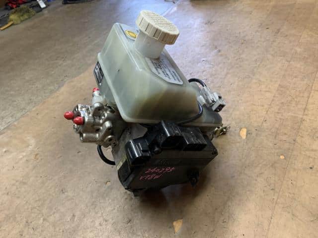 [Used]ABS Actuator MITSUBISHI Pajero 2000 KH-V78W MR977461 - BE FORWARD ...
