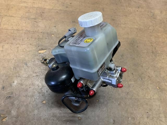 [Used]ABS Actuator MITSUBISHI Pajero 2000 KH-V78W MR977461 - BE FORWARD ...