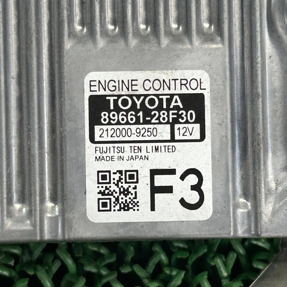 [Used]Esquire ZWR80 [Engine computer ECU] 89661-28F30 R1 Toyota hybrid ...