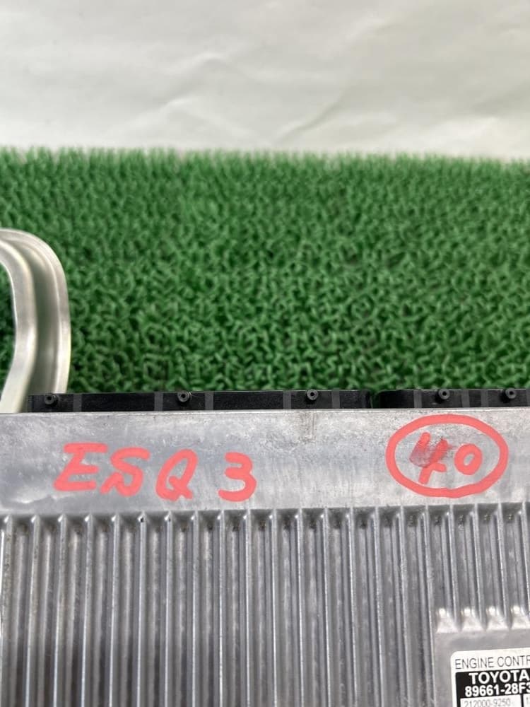 [Used]Esquire ZWR80 [Engine computer ECU] 89661-28F30 R1 Toyota hybrid ...