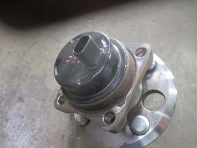[Used]Rear Wheel Hub TOYOTA Probox 2012 DBE-NCP51V - BE FORWARD Auto Parts