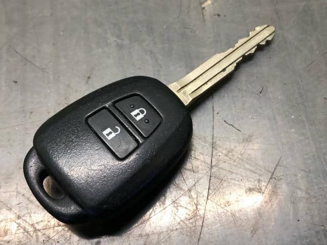 [Used]Keyless Entry Remote Control Key TOYOTA Vitz 2012 DBA-NSP130 - BE ...