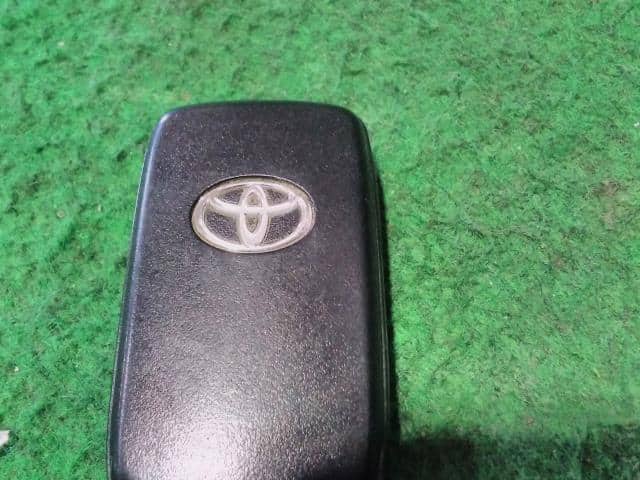 [Used]Keyless Entry Remote Control Key TOYOTA Aqua 2013 DAA-NHP10 ...