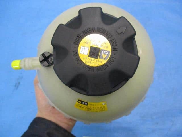 [Used]Coolant Tank BMW 3 Series 2013 DBA-3X20 17137642158 - BE FORWARD ...