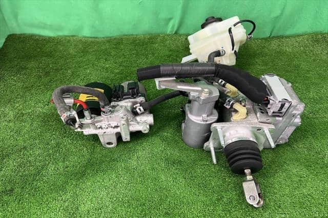 [Used]ABS Actuator TOYOTA Prius 2011 DAA-ZVW30 4705047120 - BE FORWARD ...