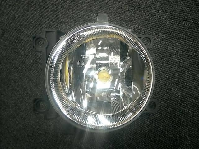 [Used]Left Fog Light TOYOTA Landcruiser 2015 CBA-URJ202W 8122060120 ...