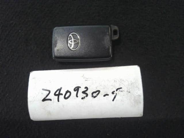[Used]Keyless Entry Remote Control Key TOYOTA Corolla Rumion 2008 DBA ...