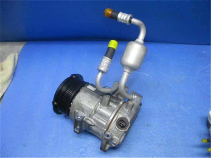 [Used]A/C Compressor TOYOTA Hiace Van 2013 CBA-TRH214W 883102F030 - BE ...