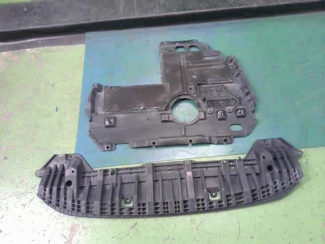 [Used]2ZR-FXE Cover TOYOTA Prius Alpha 2013 DAA-ZVW41W 5261847030 - BE ...