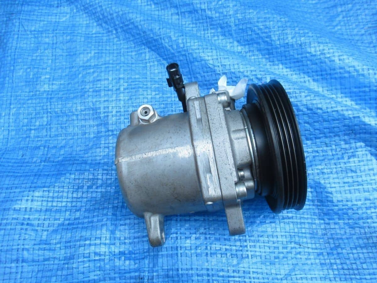 [Used]East 651 CARRY EBD-DA16T air-conditioner compressor 95200-58J61 ...