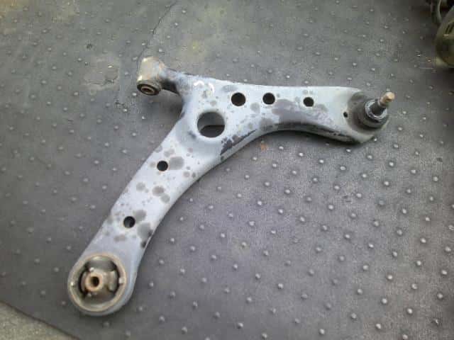 [Used]Front Right Lower Control Arm TOYOTA Noah 2009 DBA-ZRR70W ...