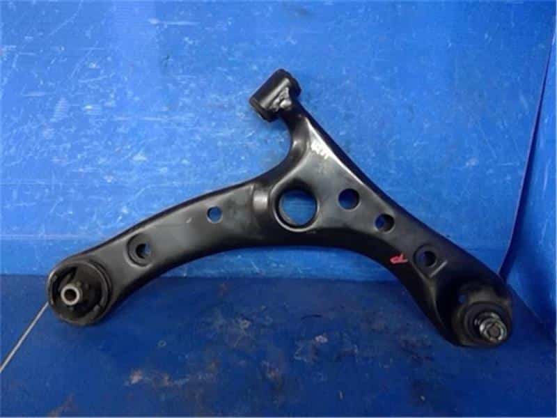 [Used]Front Right Lower Control Arm TOYOTA Noah 2021 3BA-ZRR80W - BE ...