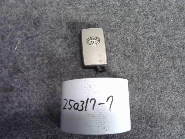 [Used]Keyless Entry Remote Control Key TOYOTA Estima 2008 DBA-ACR55W ...
