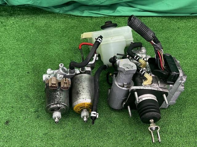[Used]ABS Actuator TOYOTA Aqua 2012 DAA-NHP10 4705052030 - BE FORWARD ...