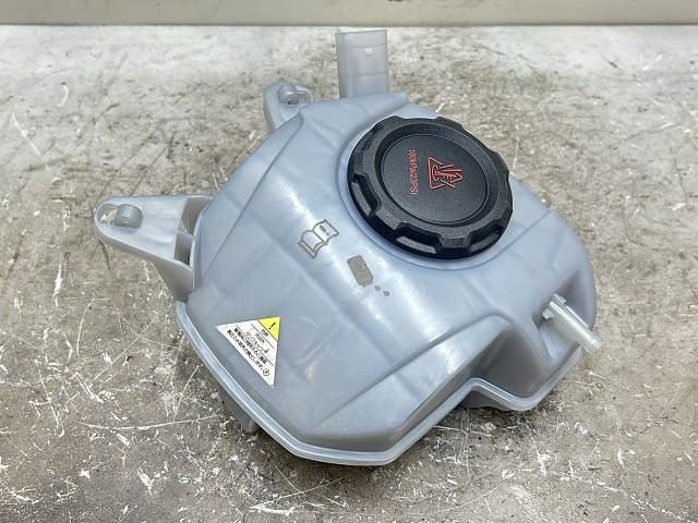 [Used]Coolant Tank VOLKSWAGEN Polo 2021 3BA-AWDKL 2Q0121407D - BE ...