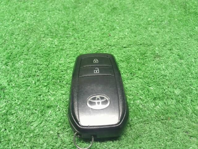 [Used]Keyless Entry Remote Control Key TOYOTA Aqua 2021 6AA-MXPK16 - BE ...