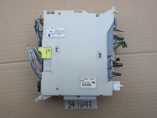 [Used]☆ Toyota CROWN Crown DBA-GRS180 2005 room fuse relay box left ...