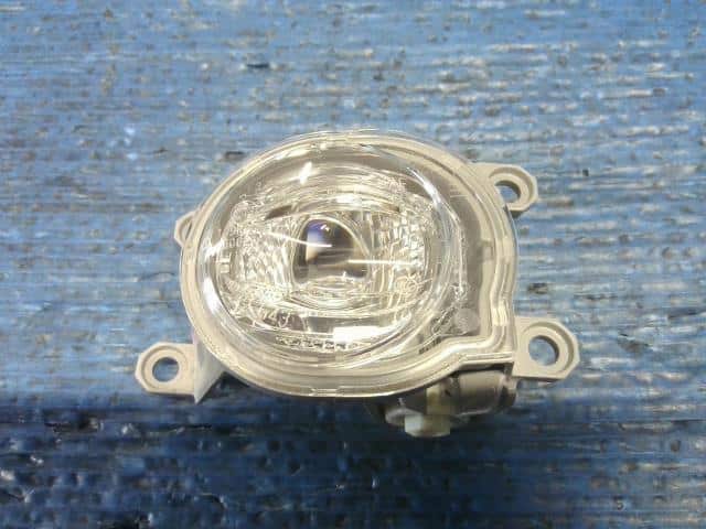 [Used]Left Fog Light TOYOTA C-HR 2023 6AA-ZYX11 8122012240 - BE FORWARD ...