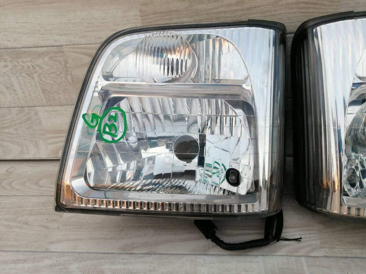 [Used]With G B2 Sambar TT1 TT2 TV1 TV2 TW1 TW2 headlight right and left ...